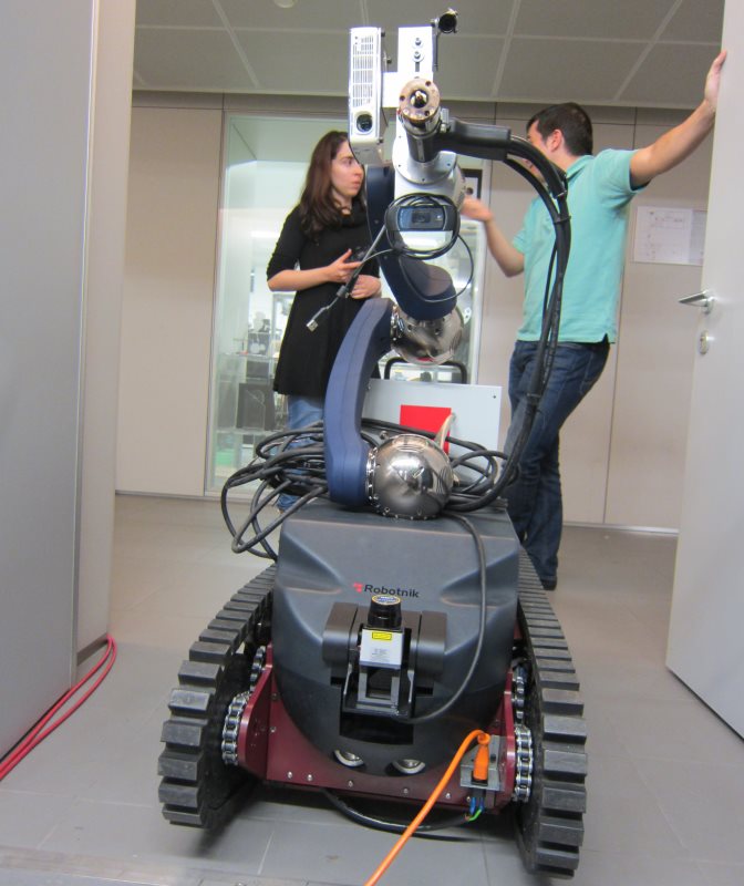 Project CARLoS originates first prototype of mobile manipulating robot ...
